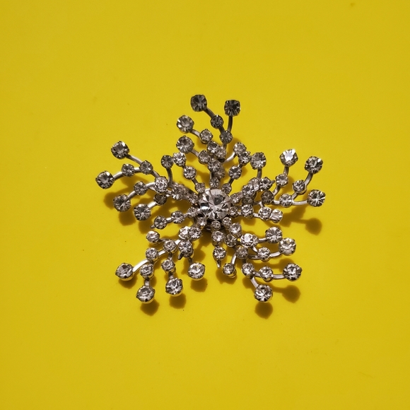 Jewelry | Beautiful Vintage Rhinestone Starburst Pendant 2 12 | Poshmark